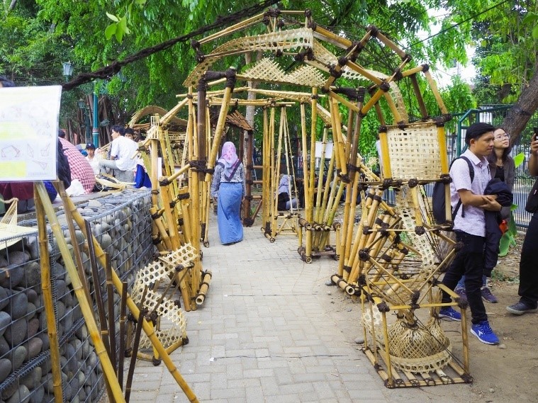 Instalasi Bambu Mahasiswa Arsitektur UTY Hiasi Embung Langensari